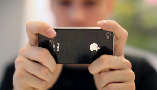 9 Typical Things Indian iPhone Users Do | Reckon Talk