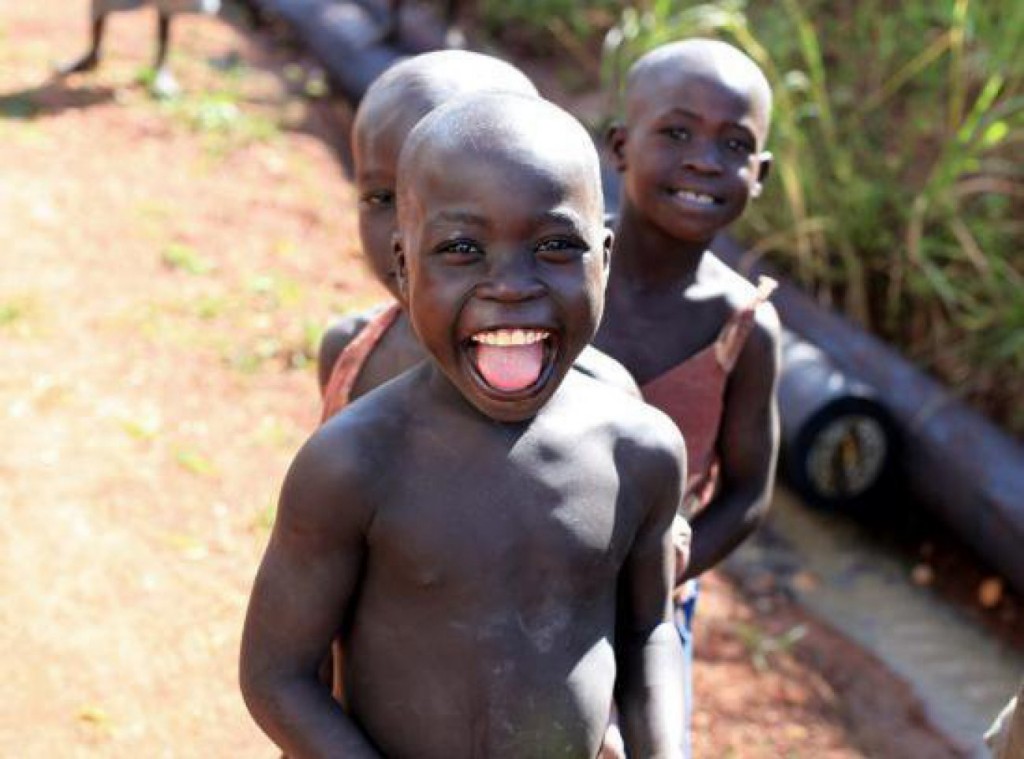 22 Photo Shows The power of children smiling all around the world ...