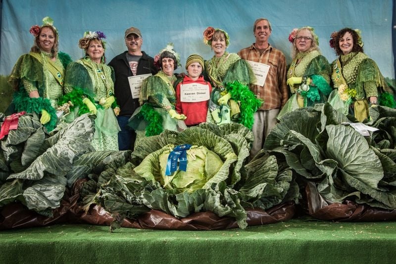 9 unbelievable Pics of Alaska’s Giant Vegetables | Reckon Talk