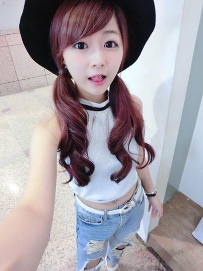 Cutest Taiwanese Waitress "Weiwei" | 16 Viral Instagram Photos McDonald ...