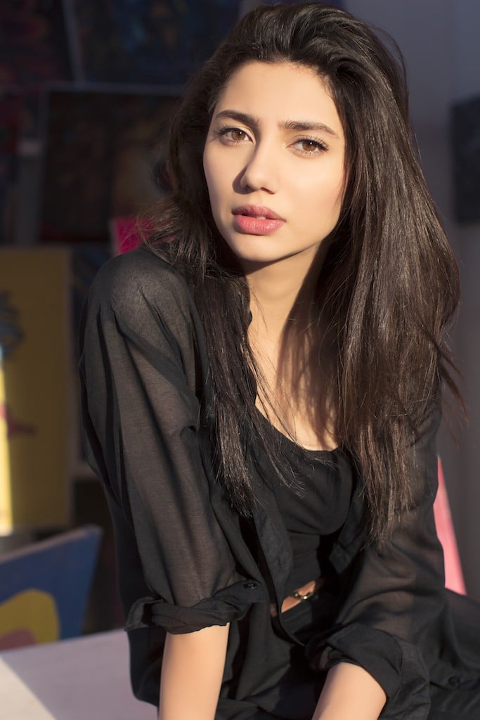 15 Hot And Spicy Photos Of Mahira Khan Raees Movie Actress Reckon Talk