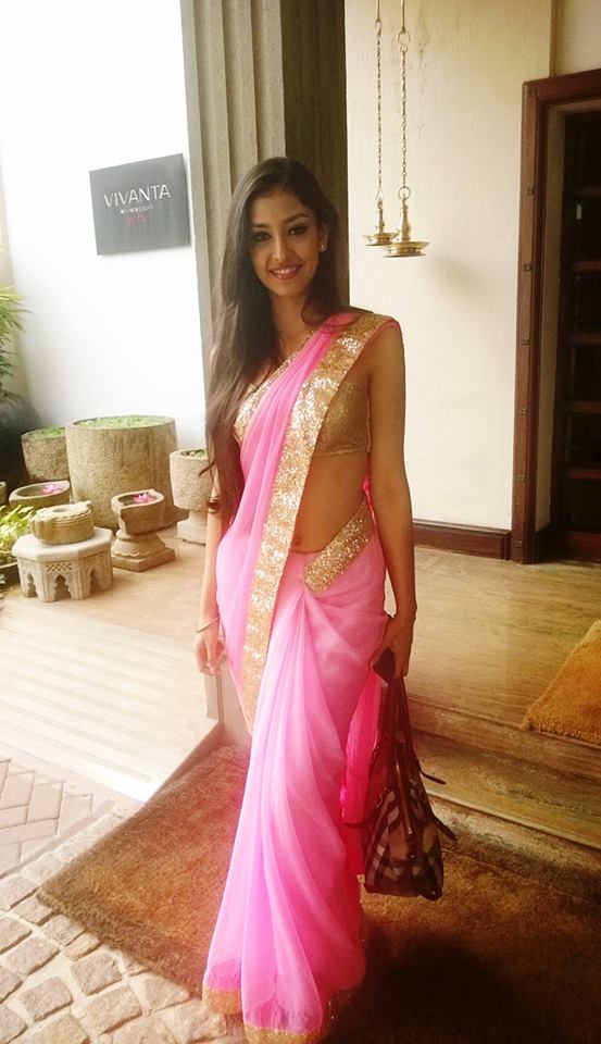 15 Hot And Spicy Photos Of Navneet Kaur Dhillon Loveshhuda Girl Reckon Talk