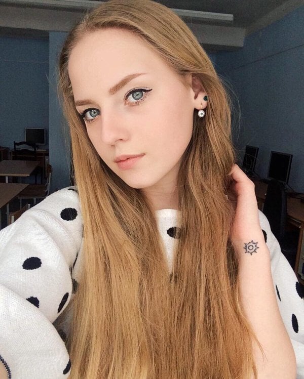 Meet Oksana Neveselaya Worlds Hottest Maths Teacher From Belarus