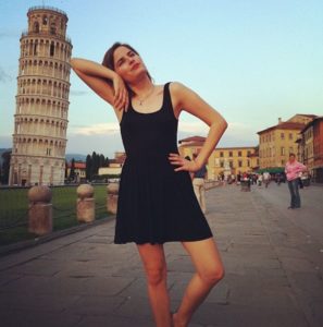 30+ Awesome Photos Tourist Having Fun with Leaning Tower of Pisa, Italy ...