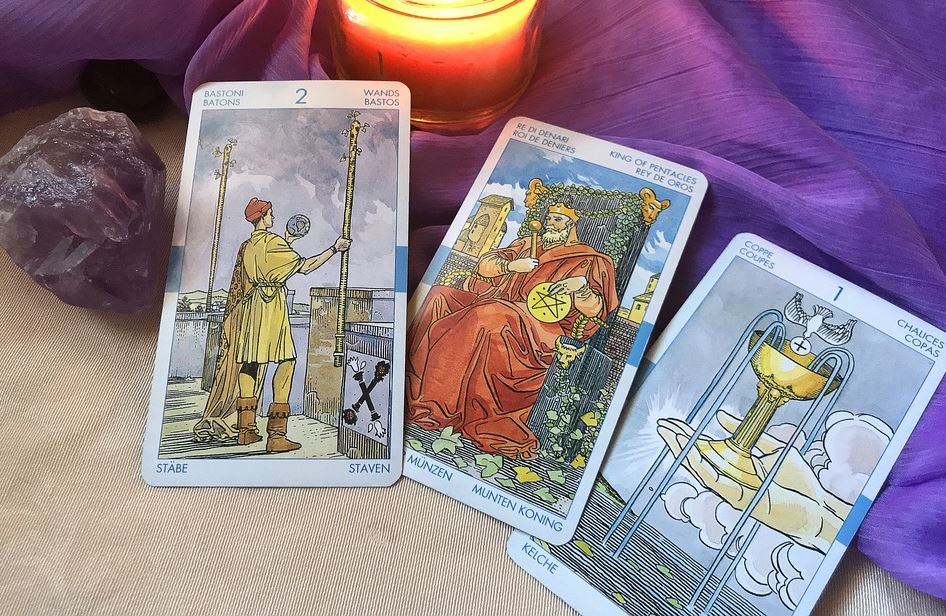 How to Choose the Right Tarot Reader | Reckon Talk How to Choose the Right Tarot Reader | Reckon Talk