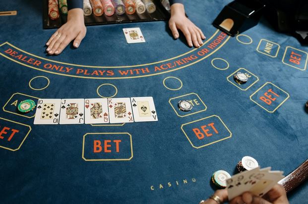 10 Famous Celebrities Who Love Playing at Casinos | Reckon Talk