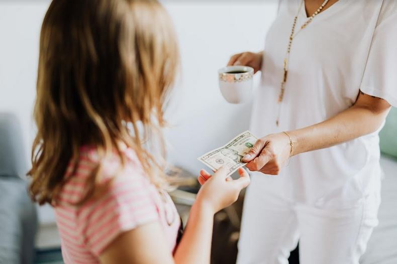 How Can Parents Teach Their Kids About Money Management? | Reckon Talk