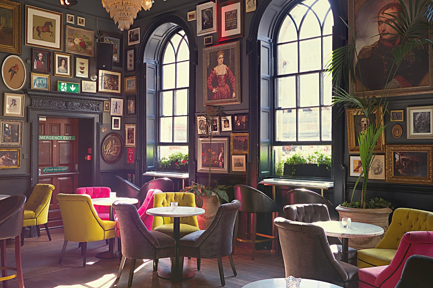 Restaurant Style Meets Elegance with Walnut Wood Grain Elbow Steel ...