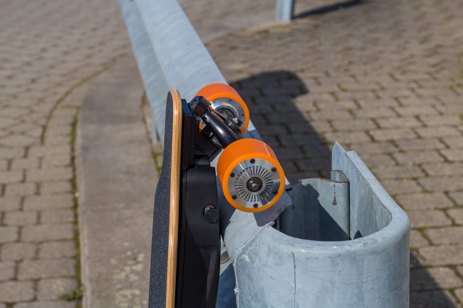 How Do Electric Skateboards Differ From Traditional Skateboards ...