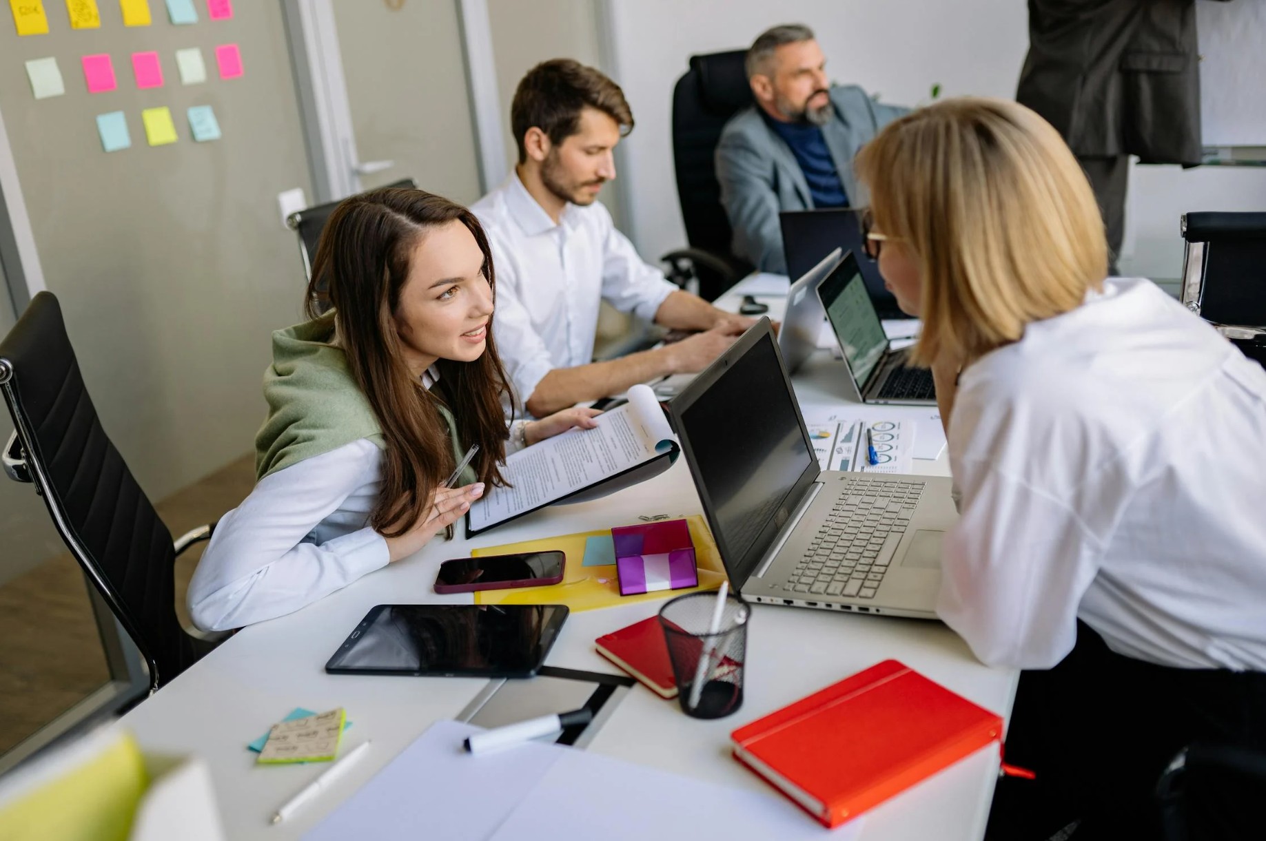 How Consulting Teams Work: A Behind-the-Scenes Look at Solving Big ...